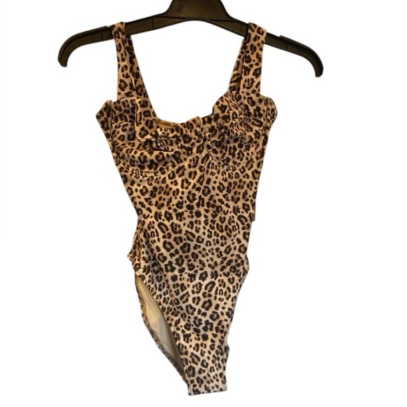 SKIMS | Swim | Nwt Skims Underwire One Piece Champagne Leopard Print ...